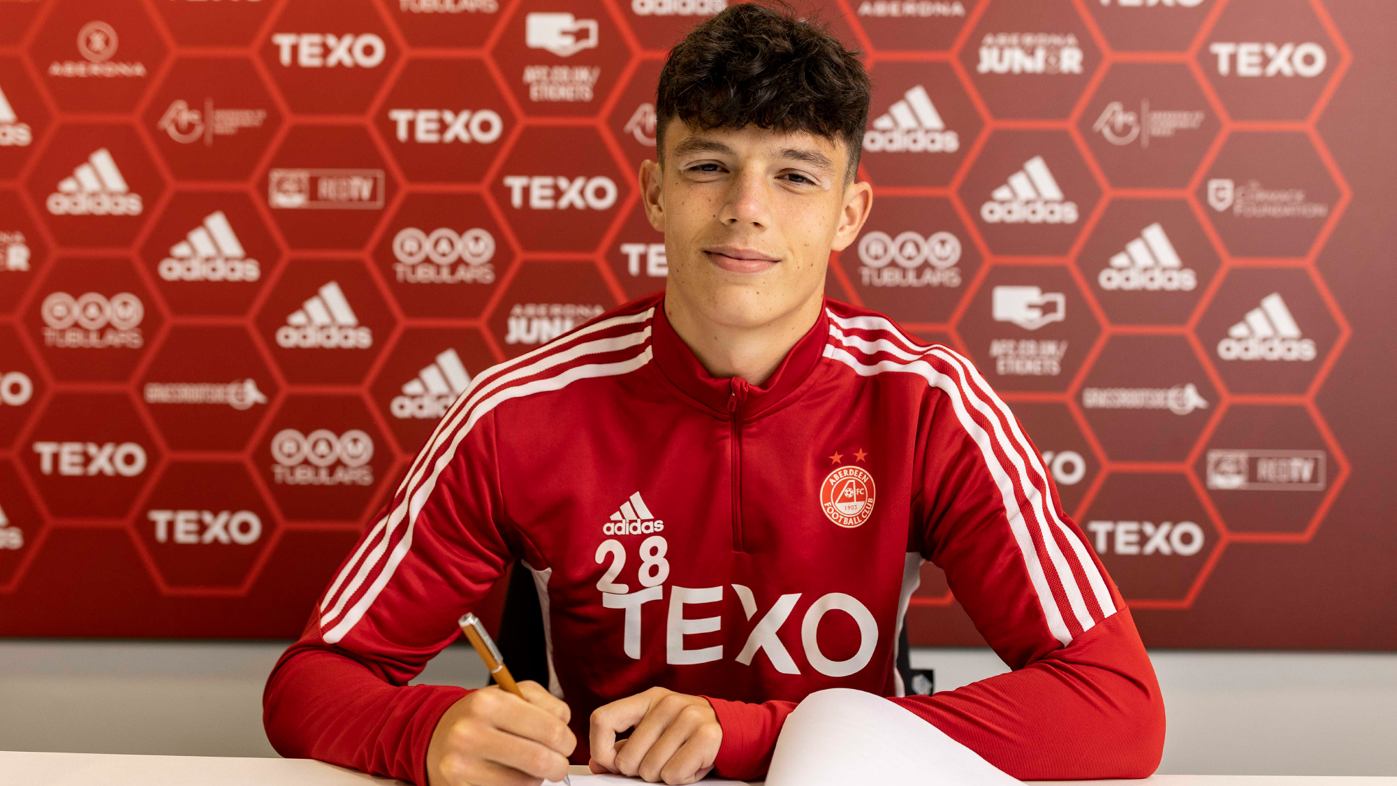 Aberdeen FC - Jack Milne commits future to the Dons